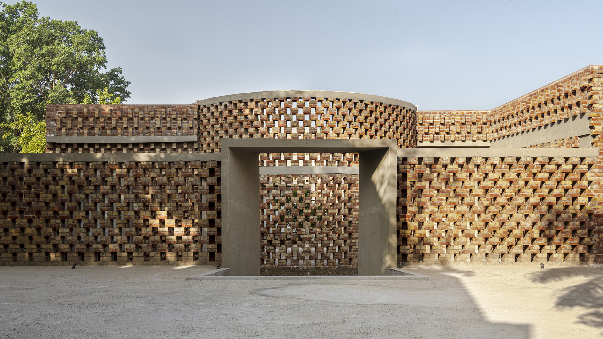 Brick Facade House | RLDA Architecture Gives A Perforated and Projected ...